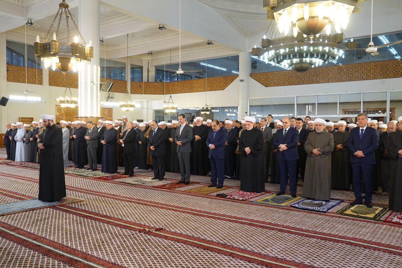President al-Assad performs Eid al-Fitr prayer at al-Takwa mosque in ...